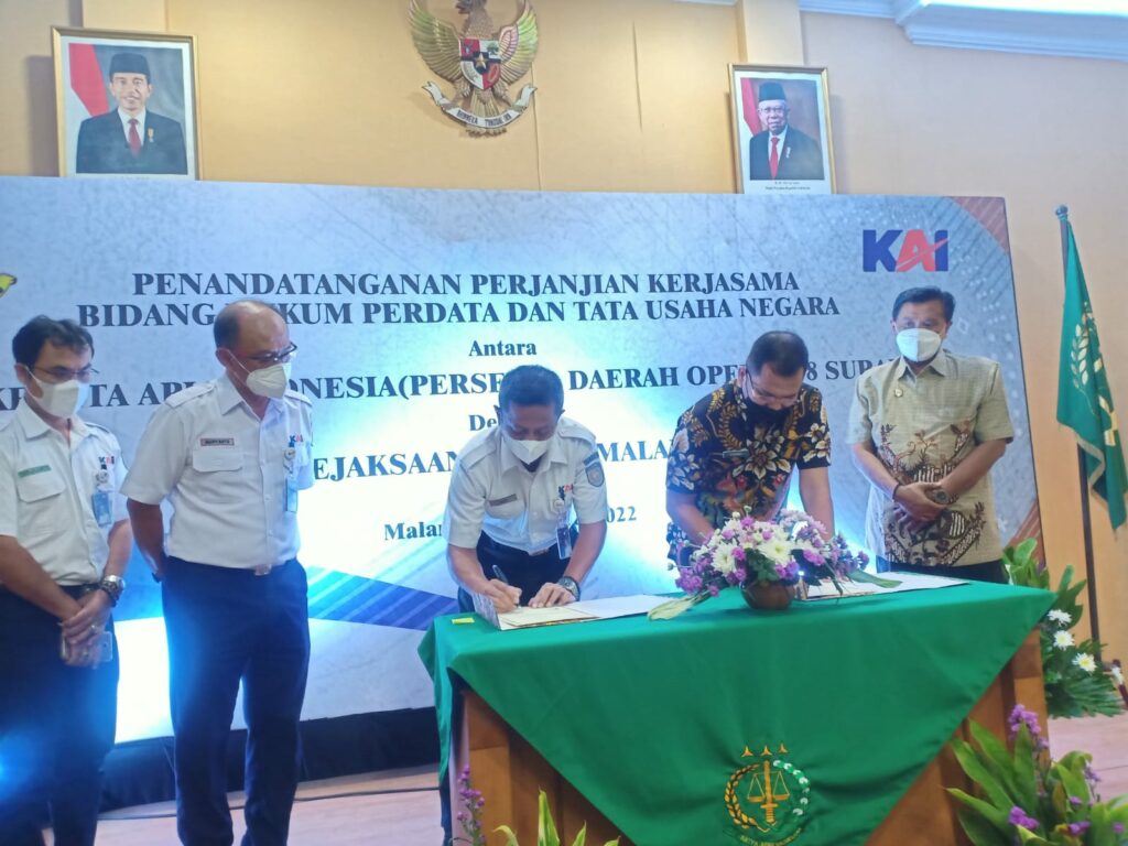 Demi Selamatkan Aset, PT KAI Daop 8 Lakukan MoU dengan Kejari Kota Malang | SurabayaPost