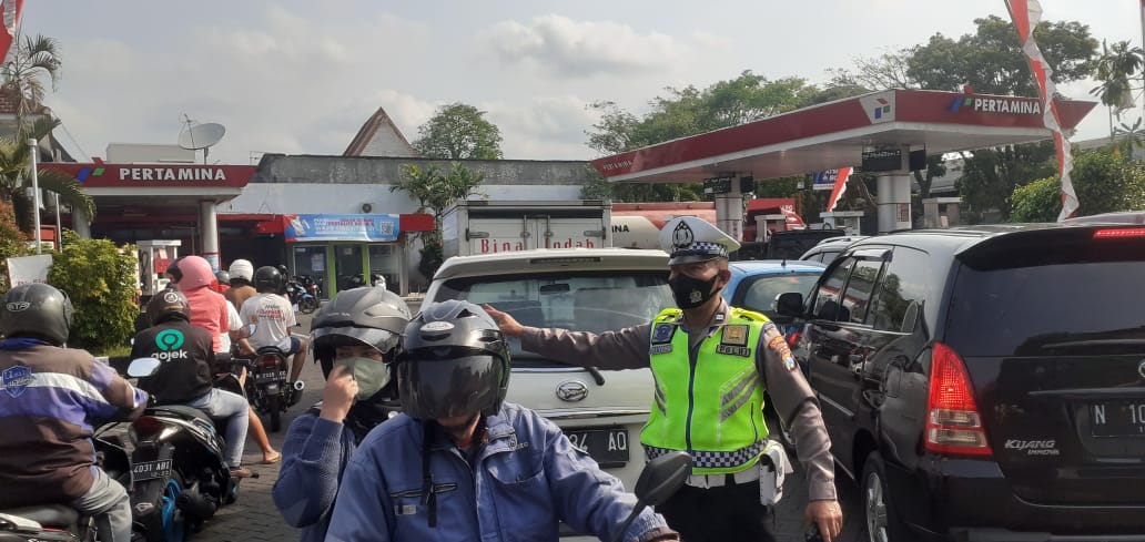 Harga BBM Naik, SPBU Kota Malang Terpantau Aman. Kapolresta Malang Kota : Pantauan Personil ...
