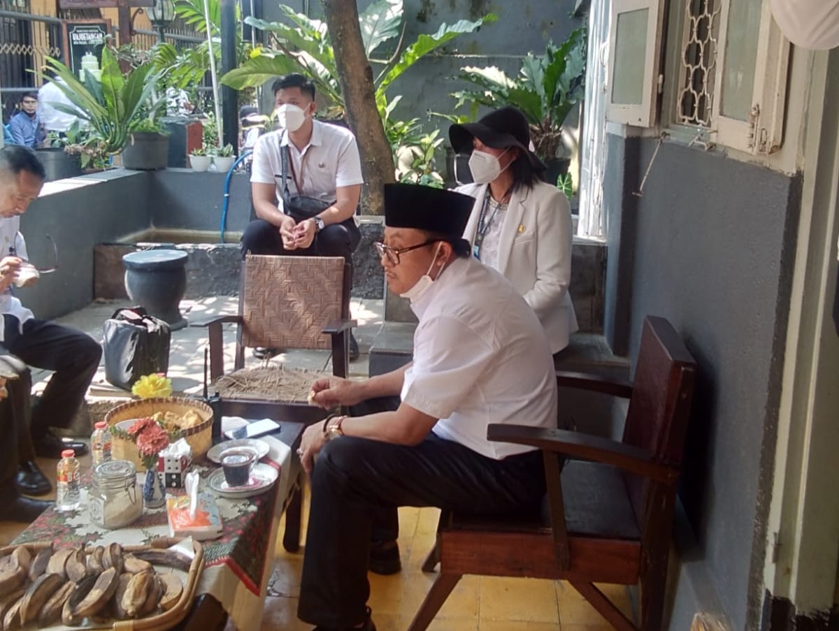 Kedai Kopi Hamur Mbah Ndut Kayutangan “Berkonsep Heritage”Jadi Jujugan Wisatawan Mancanegara ...
