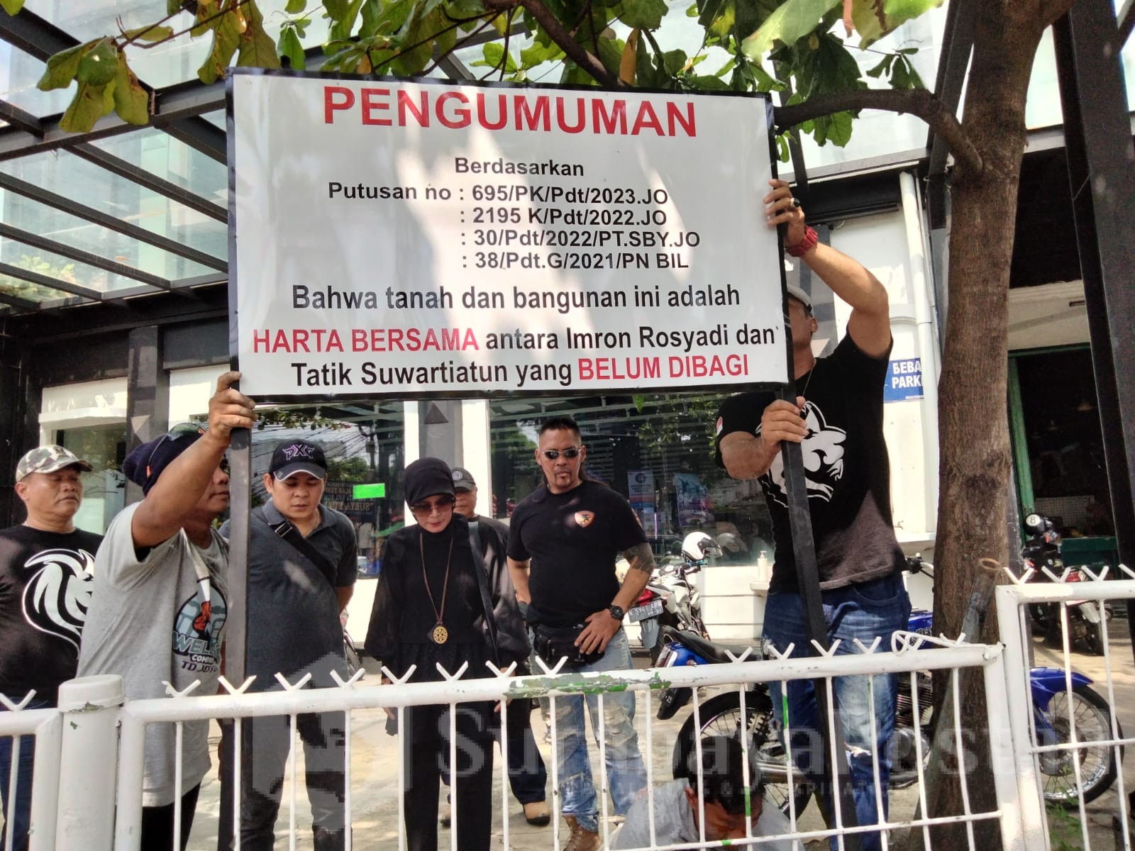 Permohonan PK Dikabulkan, Tatik Suwartiatun Pasang Papan Pengumuman di ...
