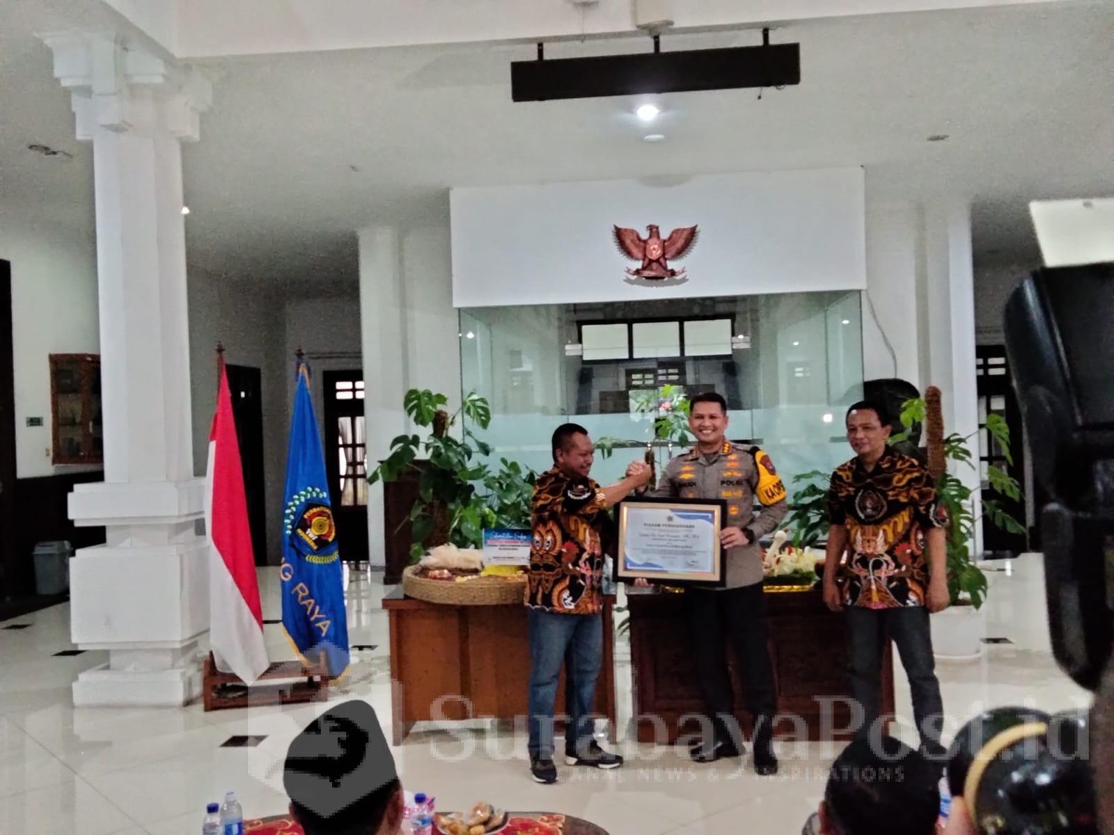 Momen HPN 2024, Kapolresta Malang Kota Terima Penghargaan "Tokoh Peduli Pers" Dari PWI Malang ...