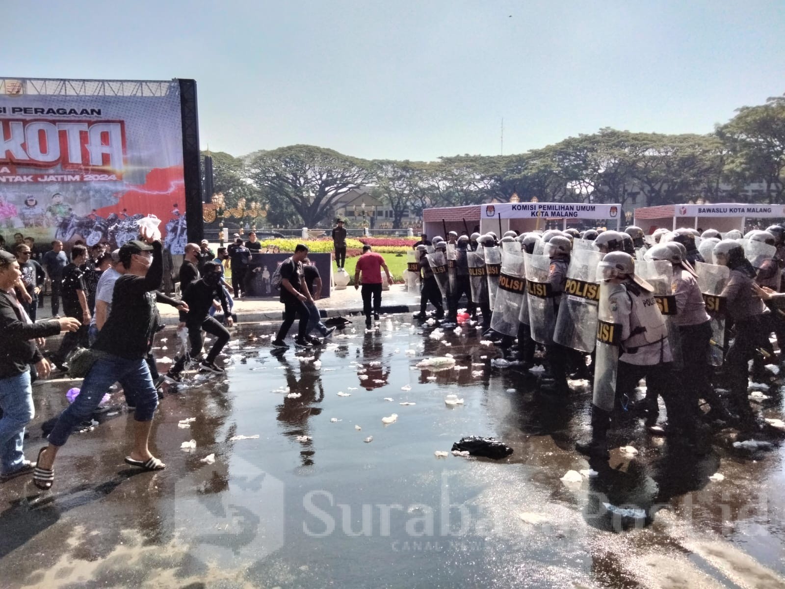 Ratusan Personel Polresta Malang Kota Gelar Simulasi Pengamanan Pilkada tahun 2024 | SurabayaPost