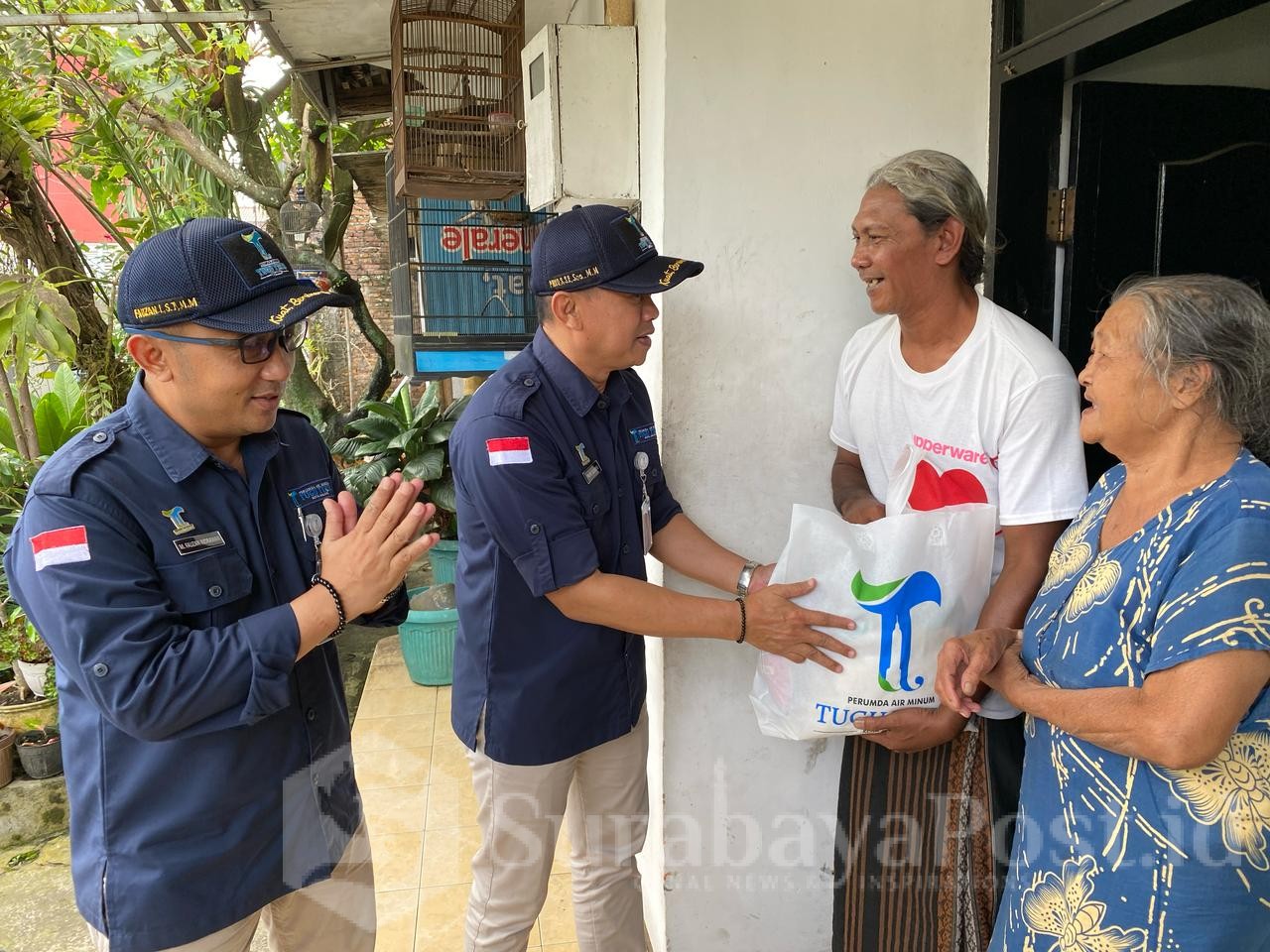 Sapa Warga, Tugu Tirta Peduli & Berbagi dengan Pelanggan MBR | SurabayaPost